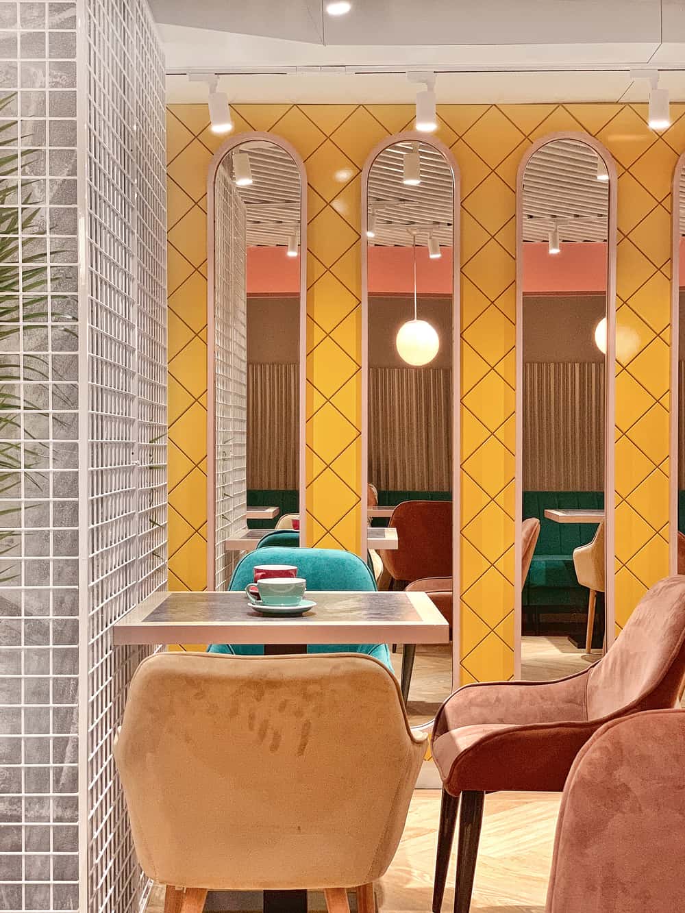 EARLY BIRDS design cafe in Russia | Design Ideas